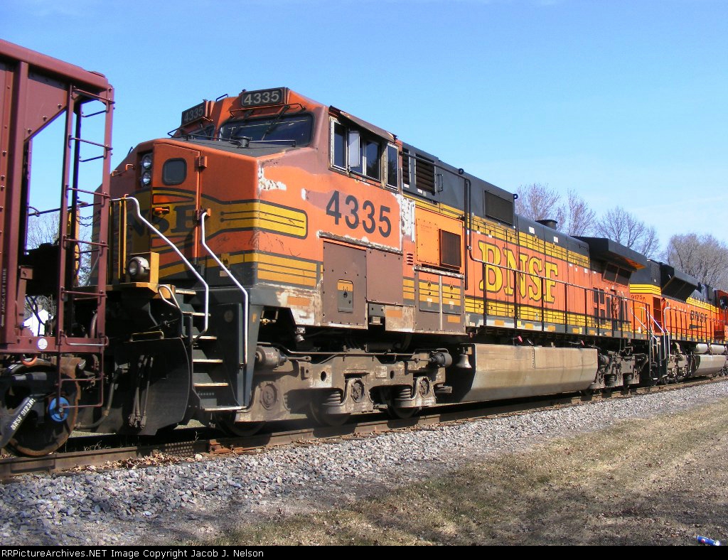 BNSF 4335